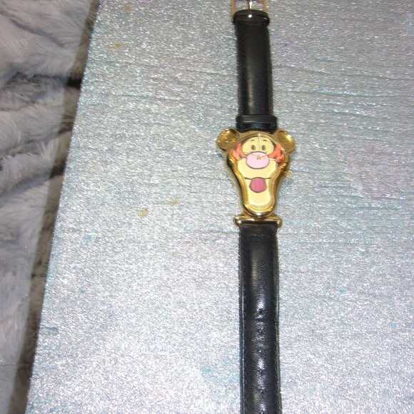Timex | Accessories | Jlr56 Vintage Timex Disney Tigger Face Womens ...